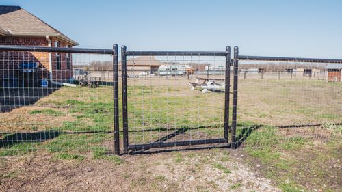Pipe Fence Installation - Dallas-Fort Worth