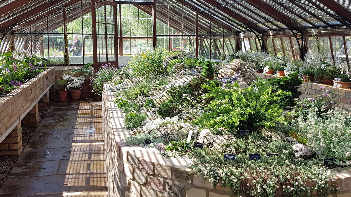 Plant Taxonomy in Botanic Gardens