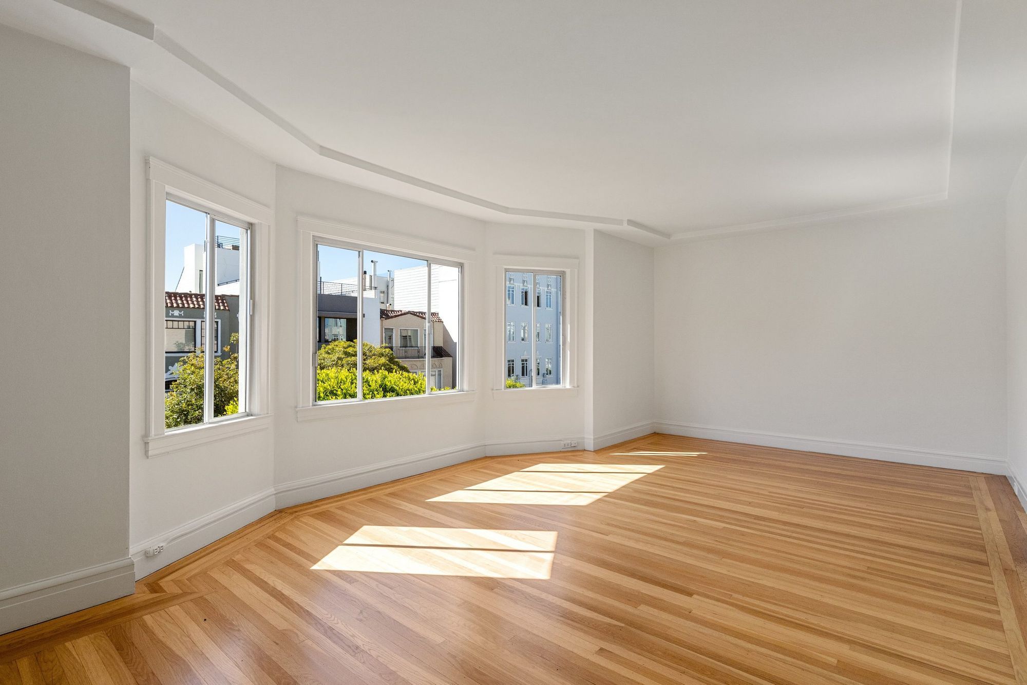 roOomy Virtual Staging: Transforming Real Estate with Photo and ...