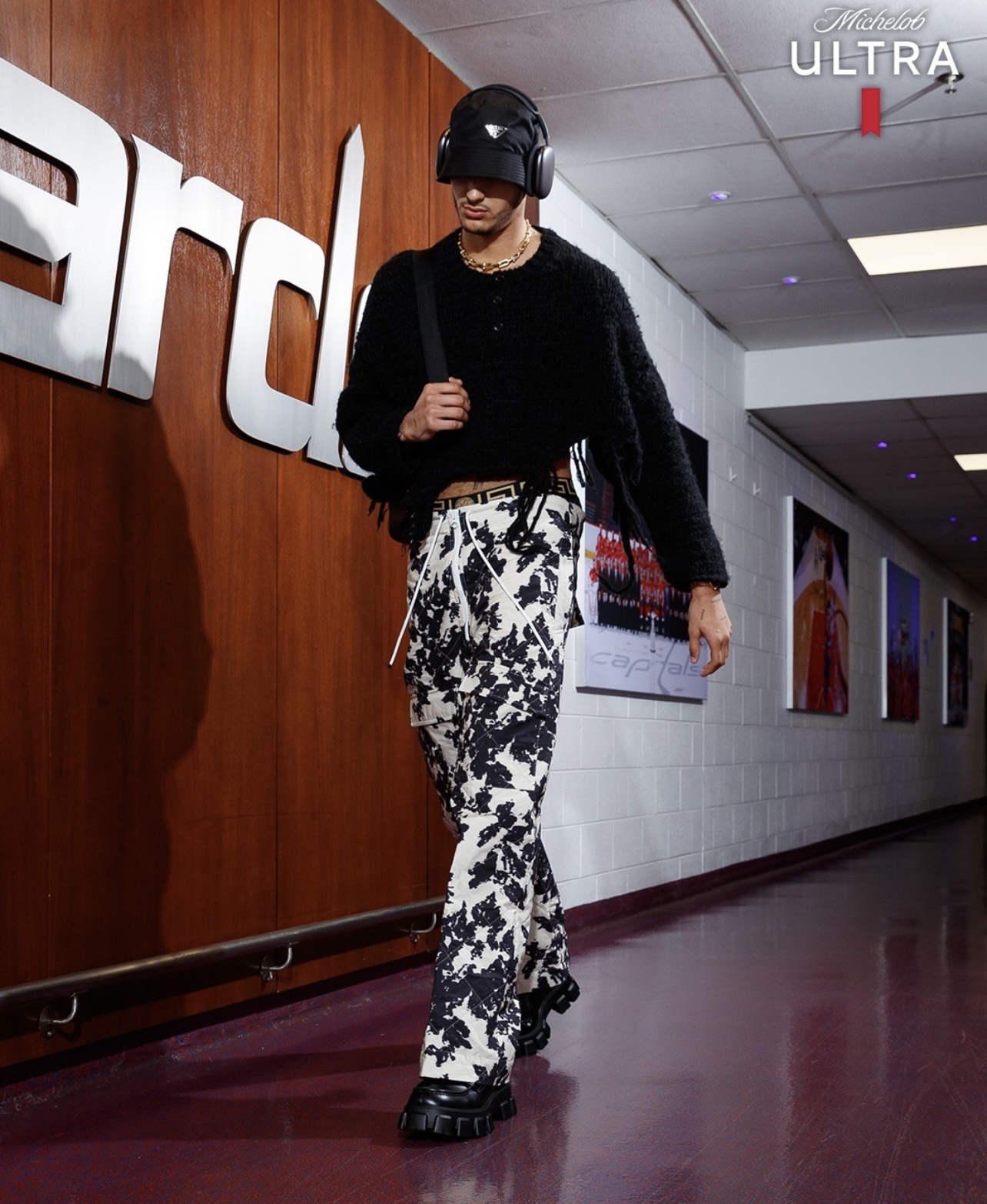 Kyle Kuzma in the tunnel styling and profiling