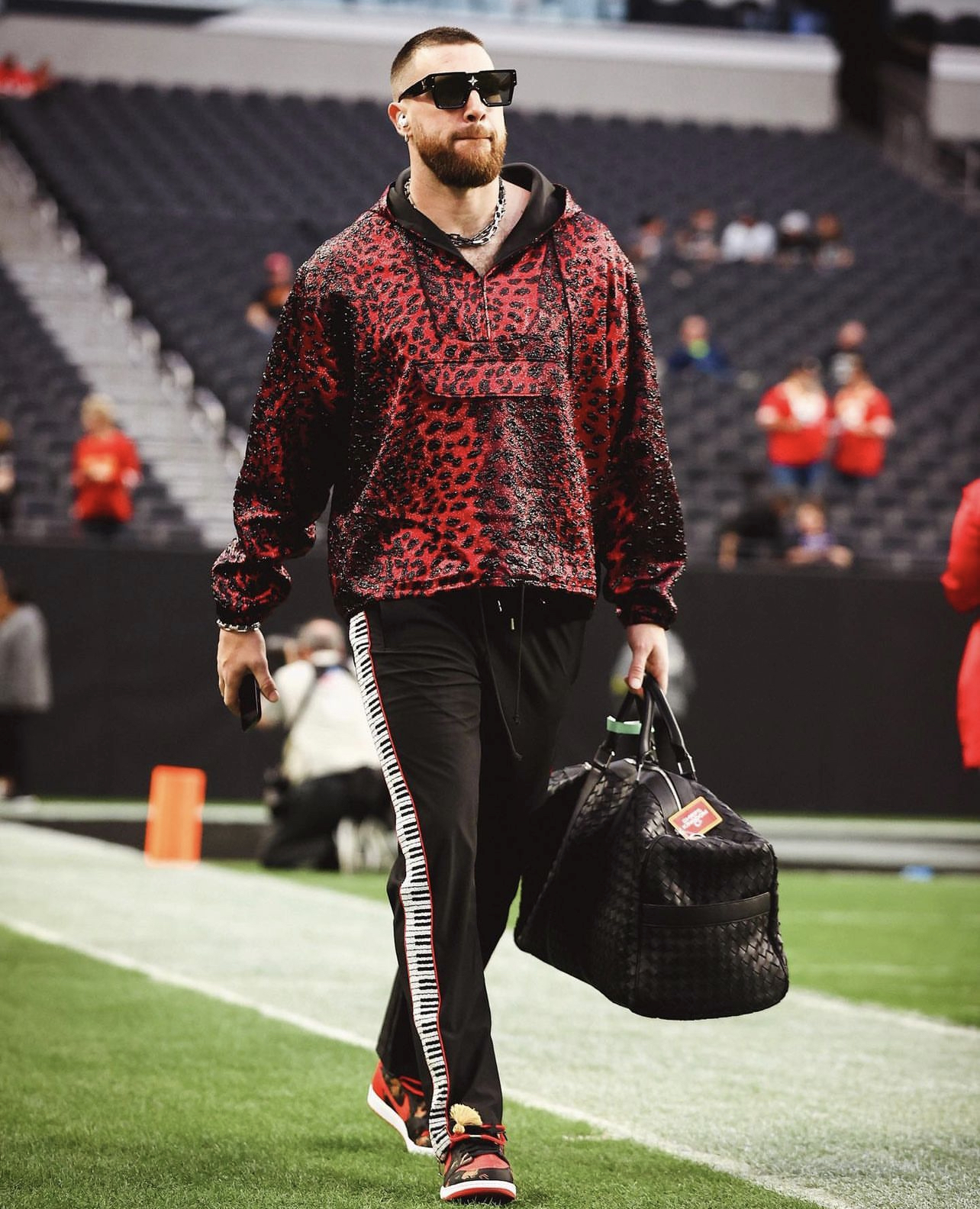 Travis Kelce arriving for Week 18