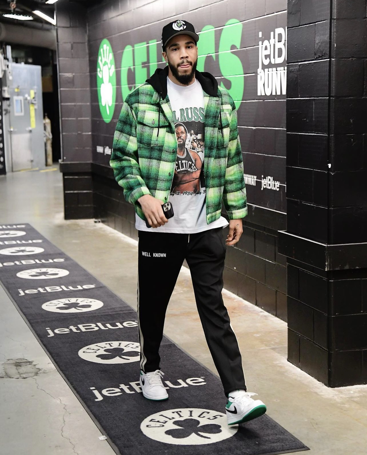 Jayson Tatum shows love to Bill Russell with this fit