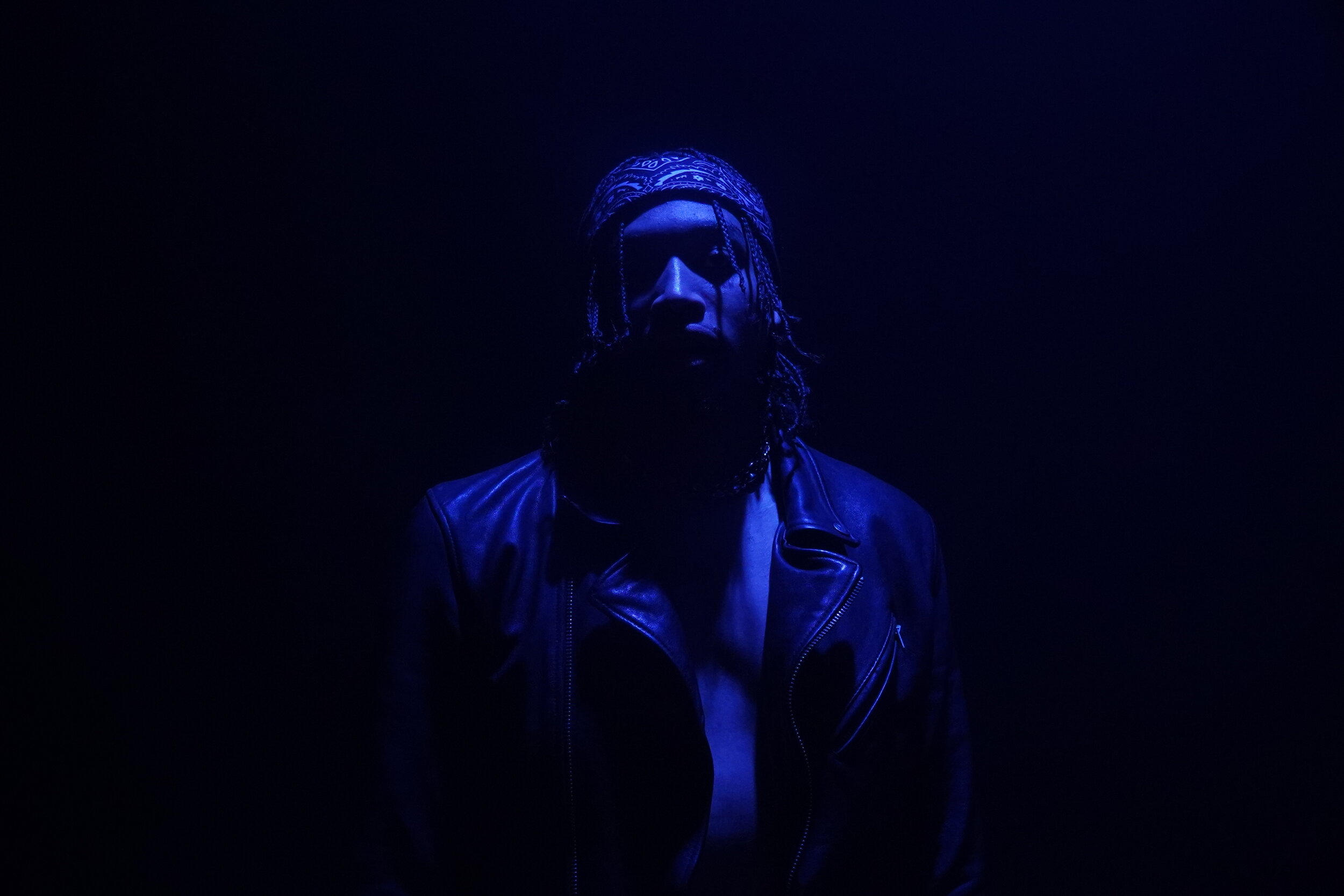 Lonr. / Unveiling Powerful New Single “WORLD”