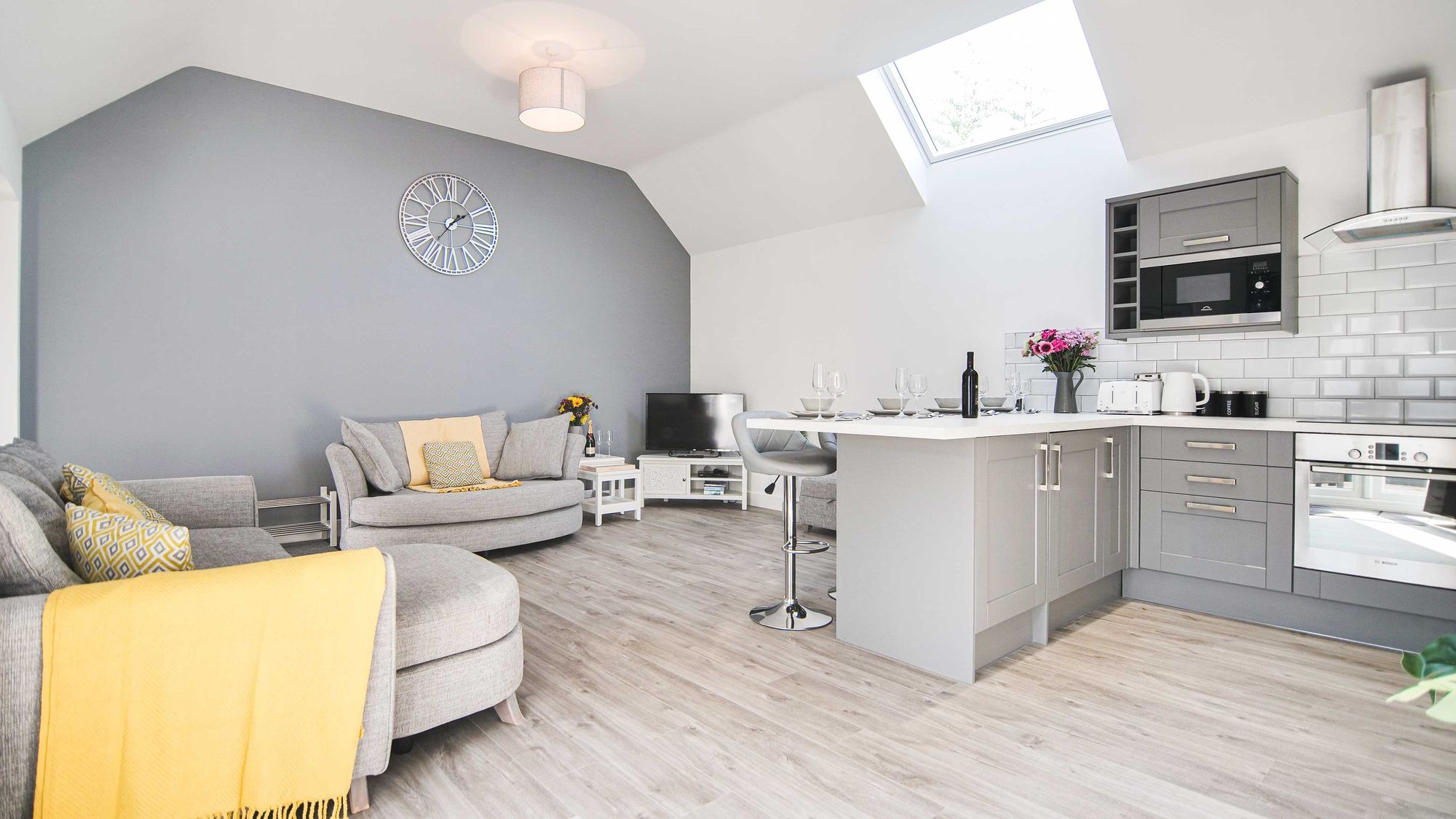 Cosy holiday cottage near York with hot tub and log burner