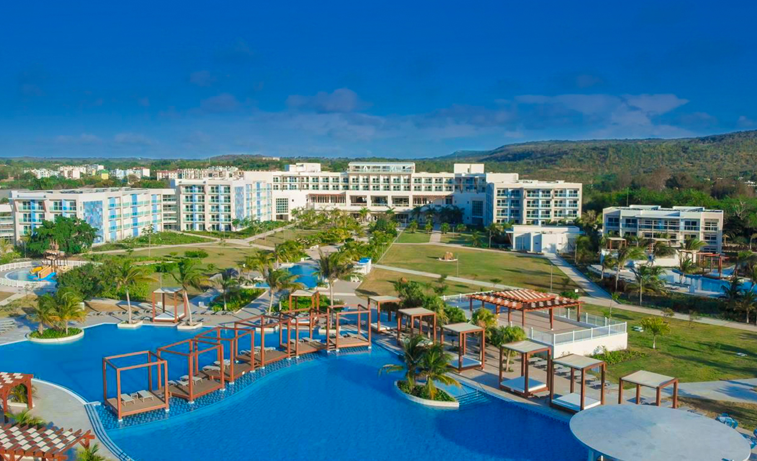Gran Muthu Almirante Beach | Air Canada Vacations