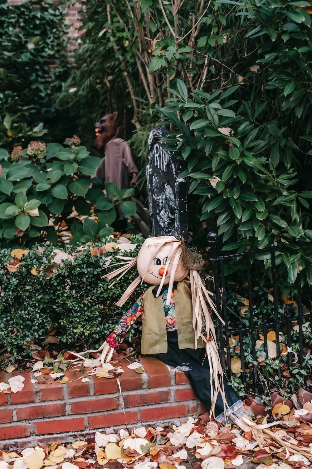 (Guide) DIY Scarecrows With Sustainable Materials | The Momentum