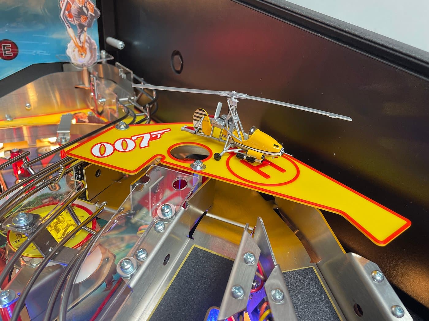 James Bond 007 Little Nellie (Large Right Helipad) | Pino Pinball Mods ...