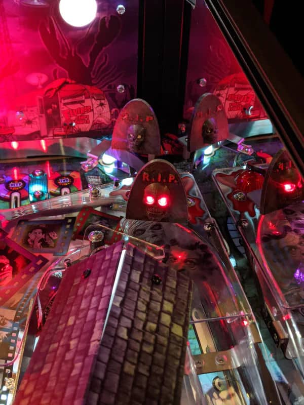 Elvira's House of Horrors Interactive Ramp Flasher Tombstones | Lermods ...