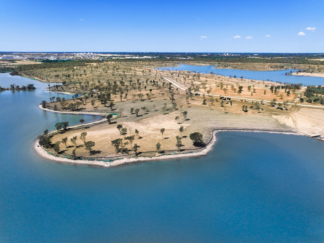 Waterfront Club | Lakefront Living