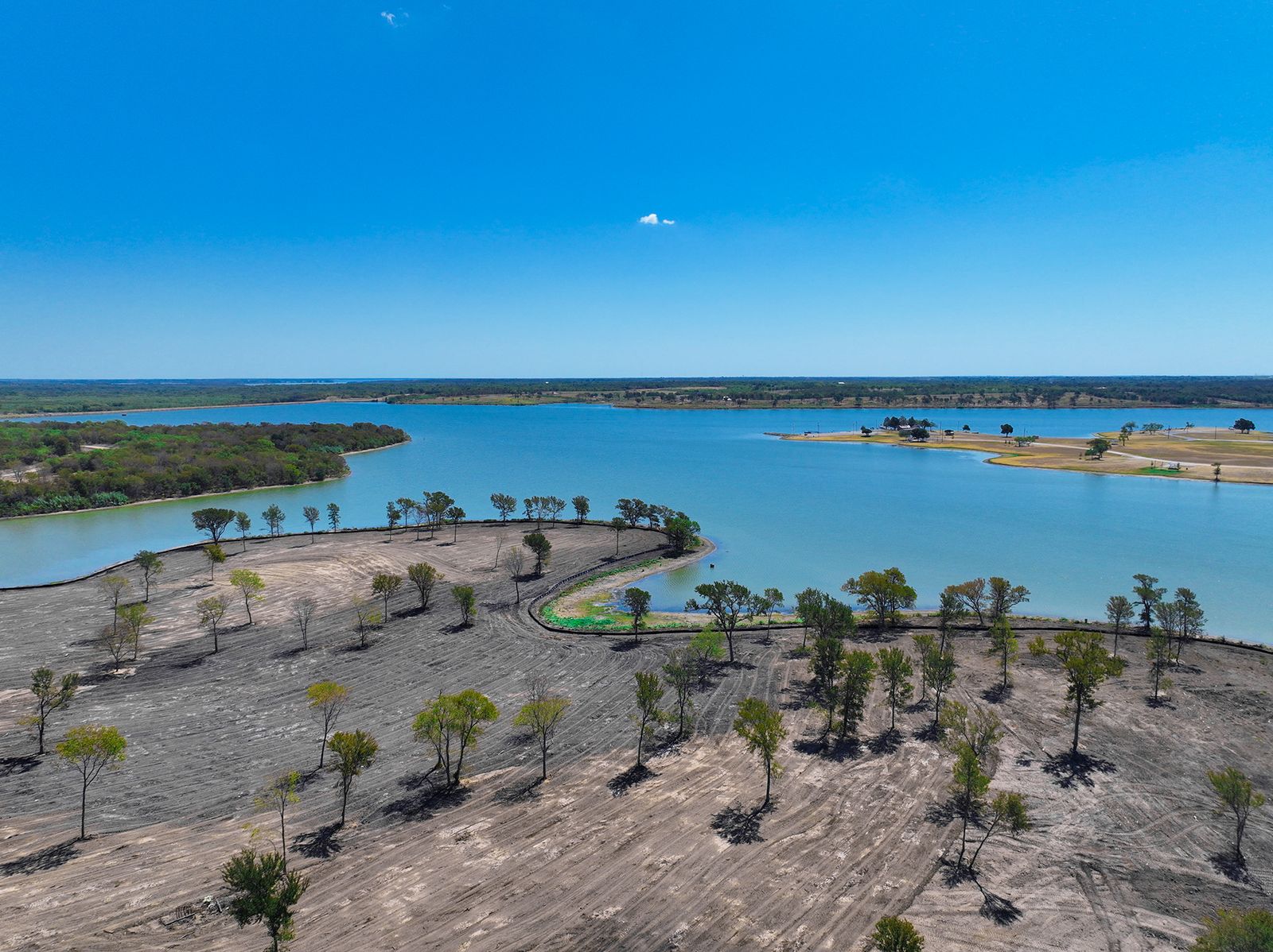 Waterfront Club | Lakefront Living