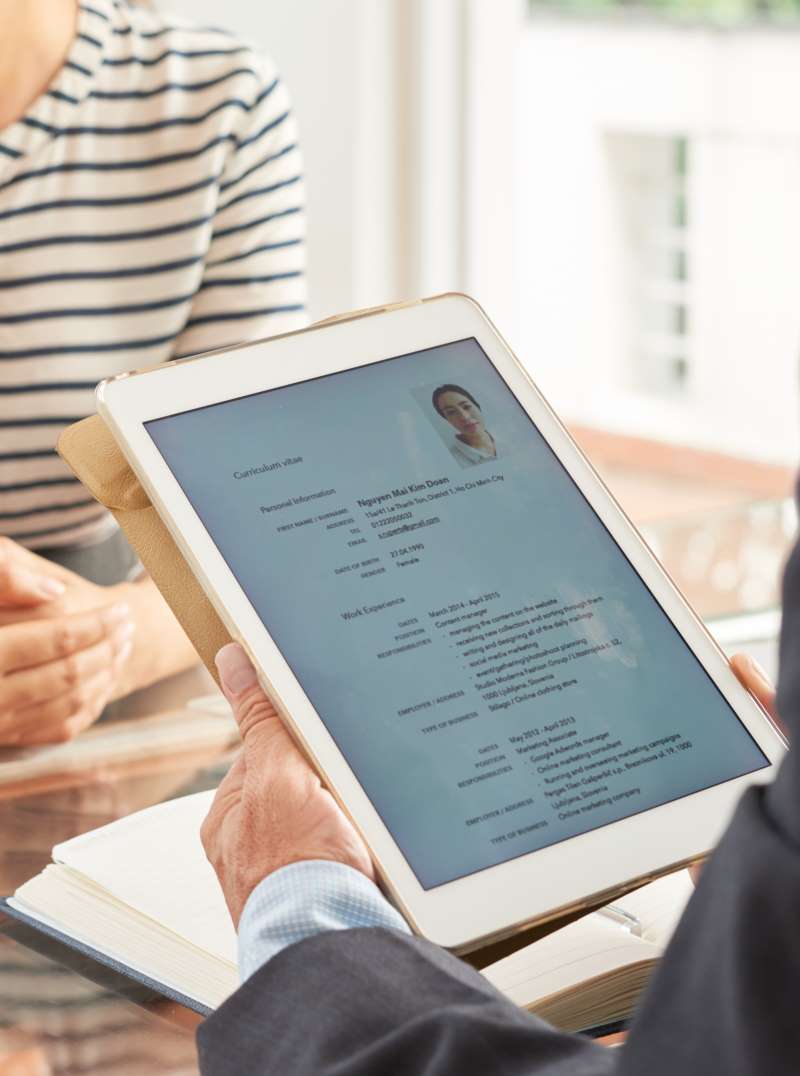 How to Choose the Right Photo for Your CV