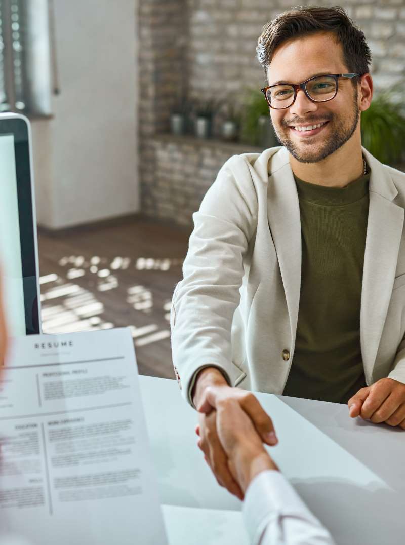 How To Make a Good First Impression In An Interview and Get Hired