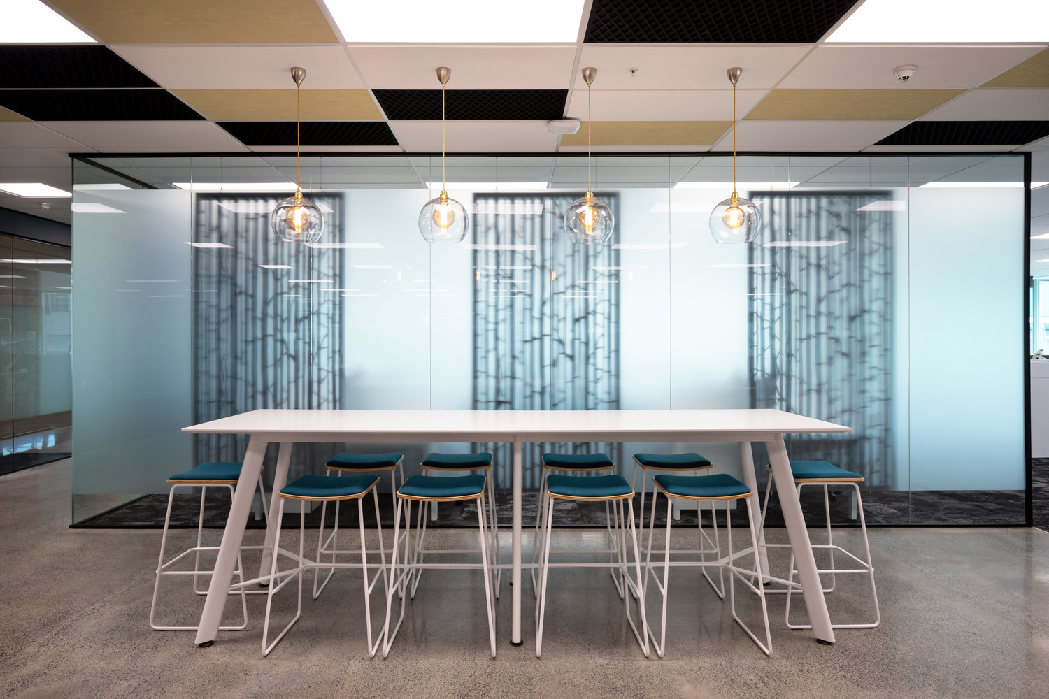 Scope Bar Leaner | SmartSpaceWorkplace Solutions