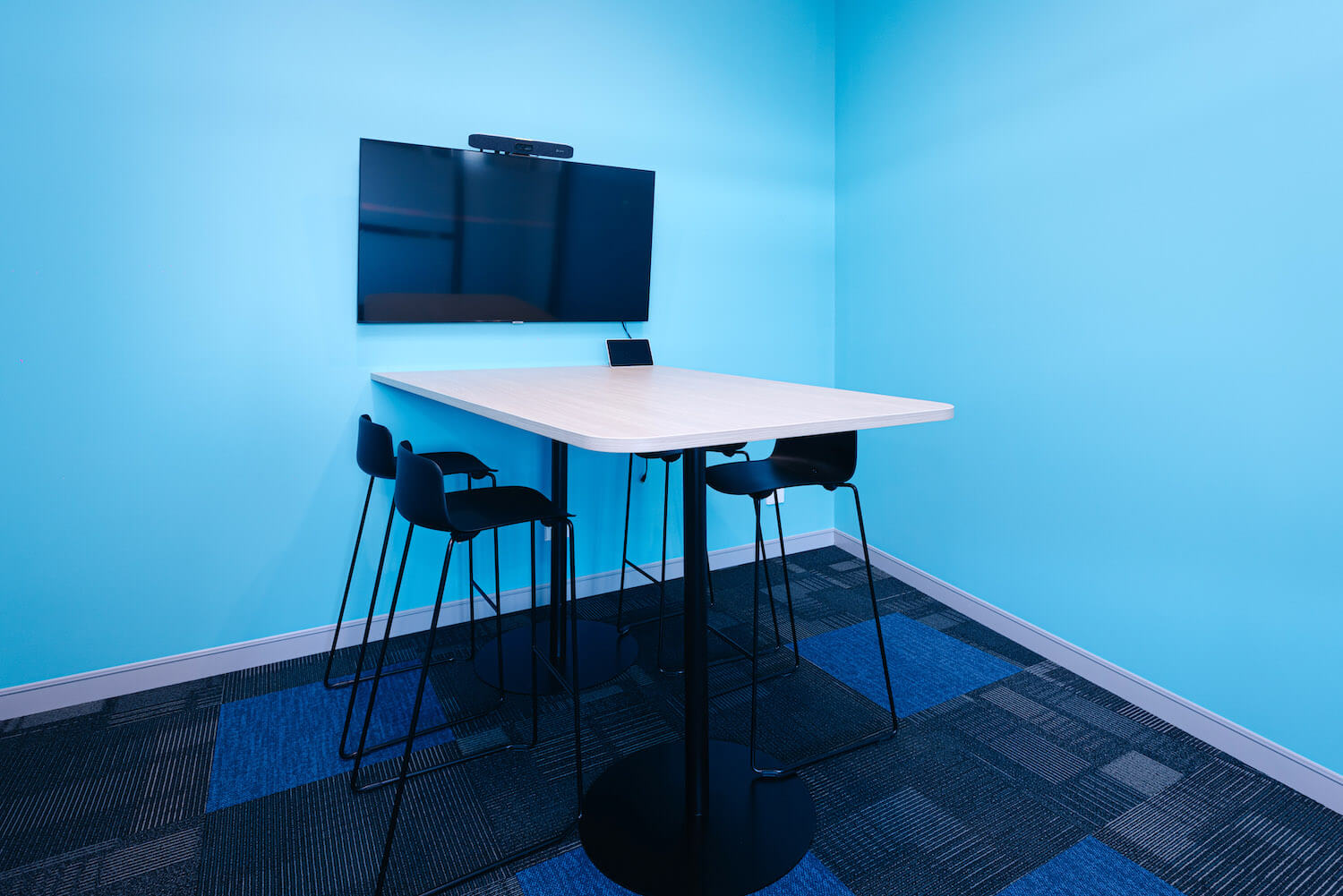 Pedestal Base Meeting / Breakout Table | SmartSpaceWorkplace Solutions