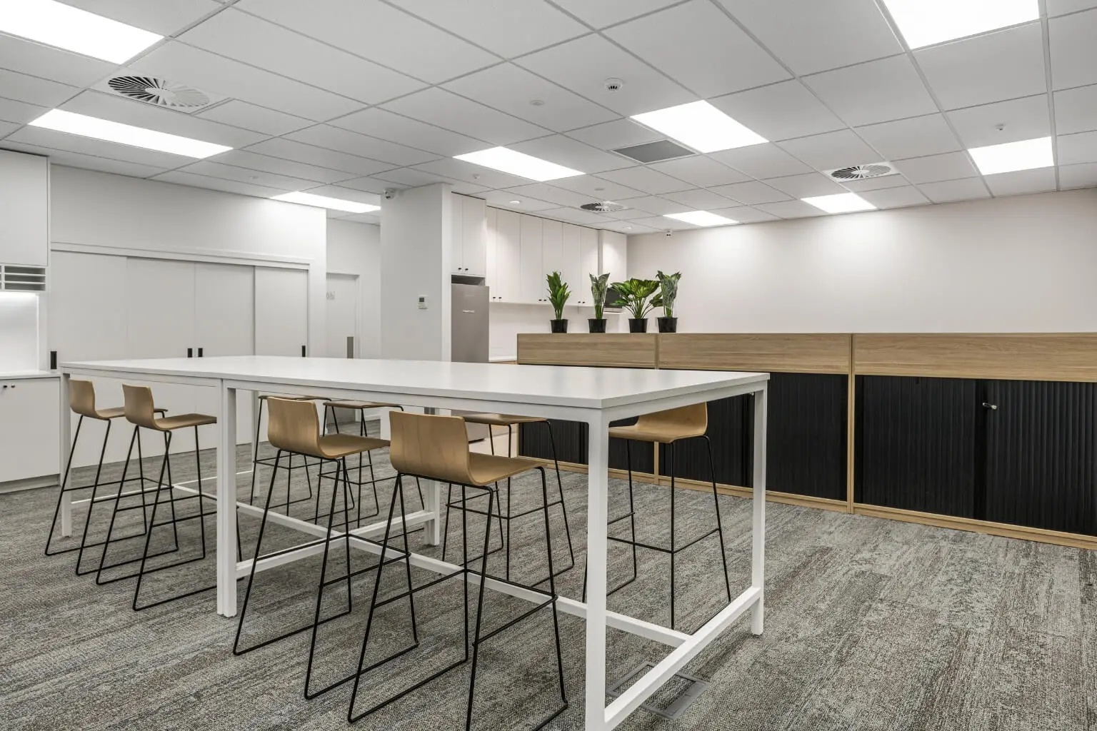 Kube Bar Leaner | SmartSpaceWorkplace Solutions