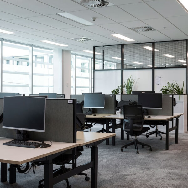 System 35 Desk Screen | SmartSpaceWorkplace Solutions