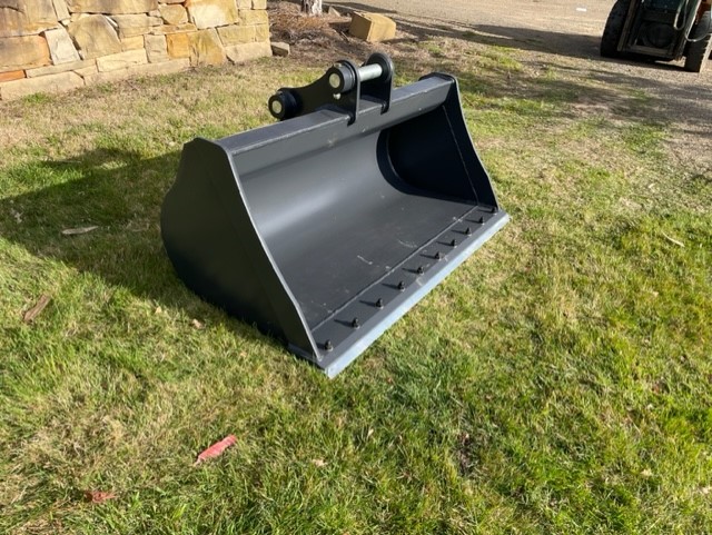 Excavator mud bucket 1500mm 8 tone - Available from Tasquip