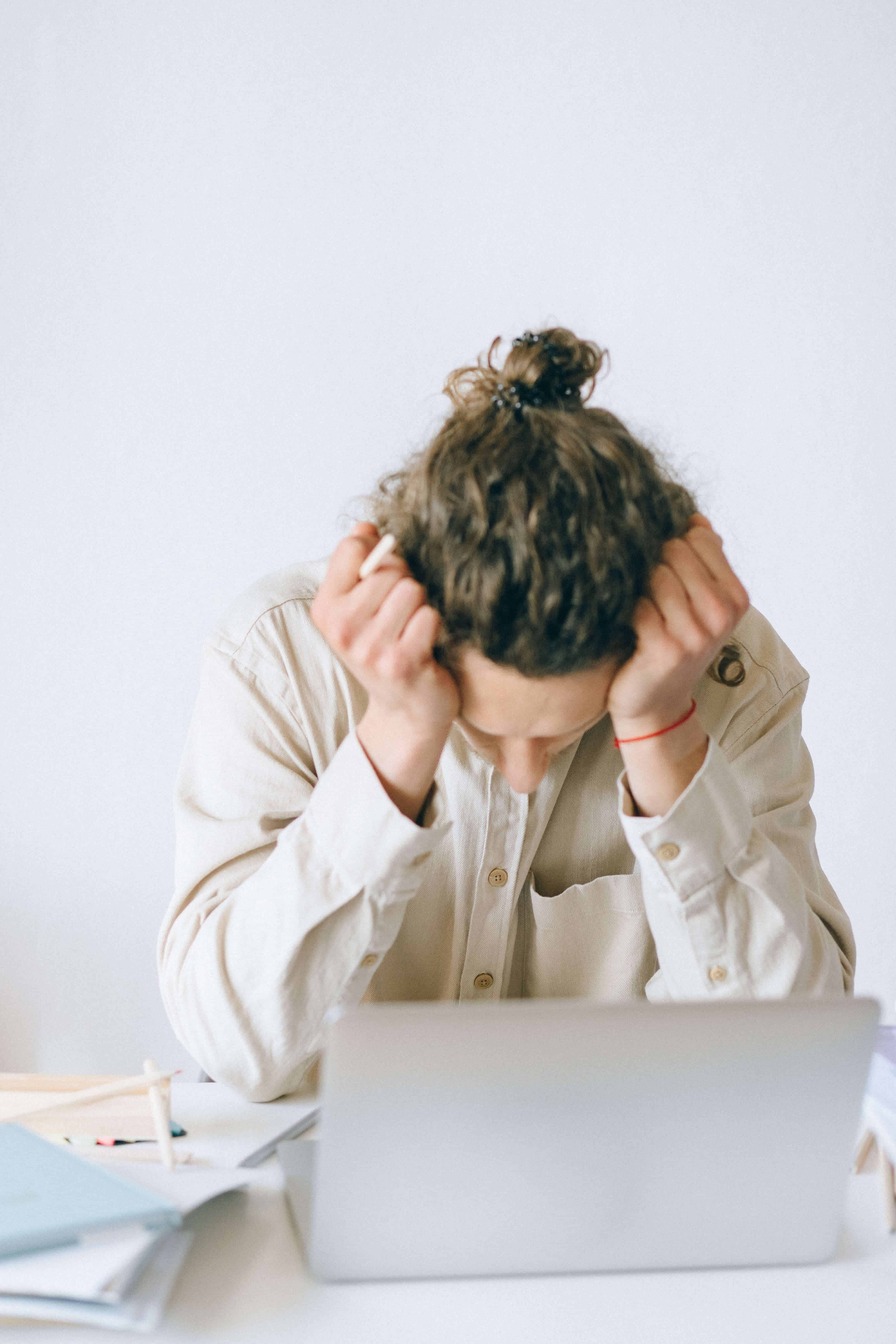 5 Major Signs of Employee Burnout and How to Address Them | Nivati