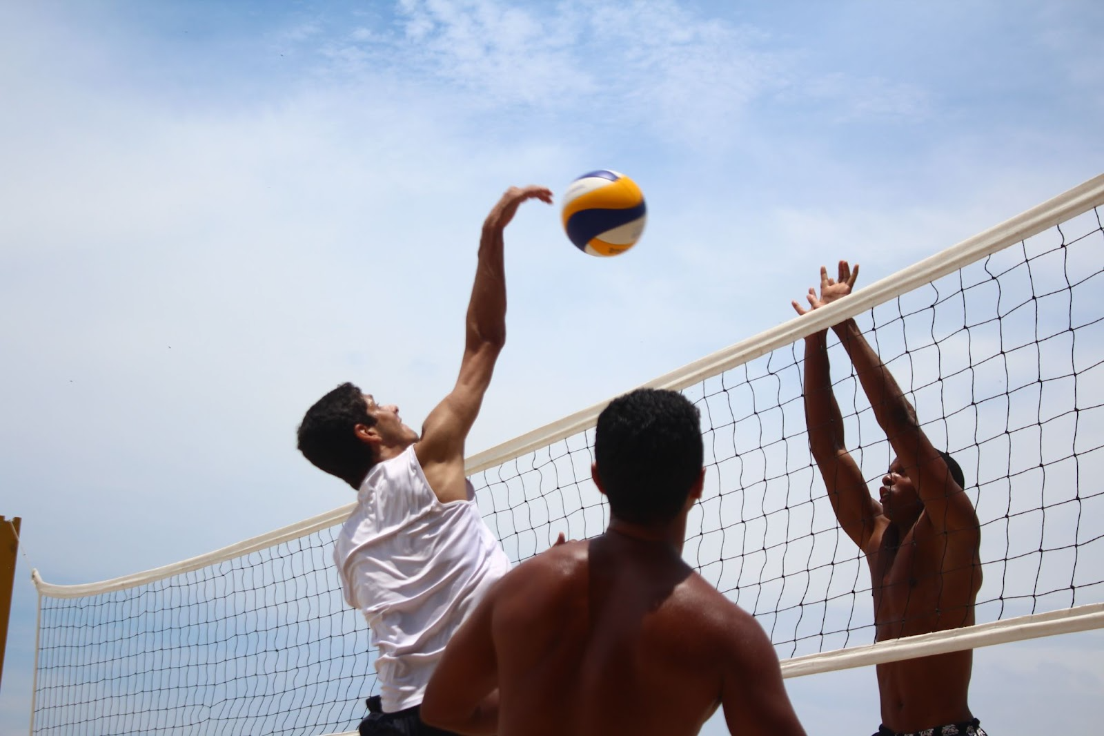 The Role of the Middle Hitter in Volleyball - Javelin Sports