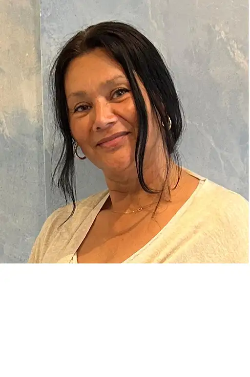 Reference Portrait App Stable Diffusion prompt - Midjourney