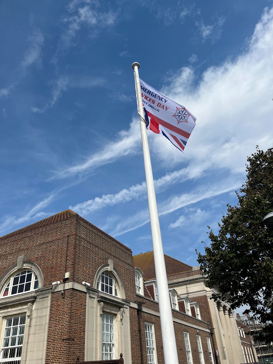 Council shows its support for emergency services