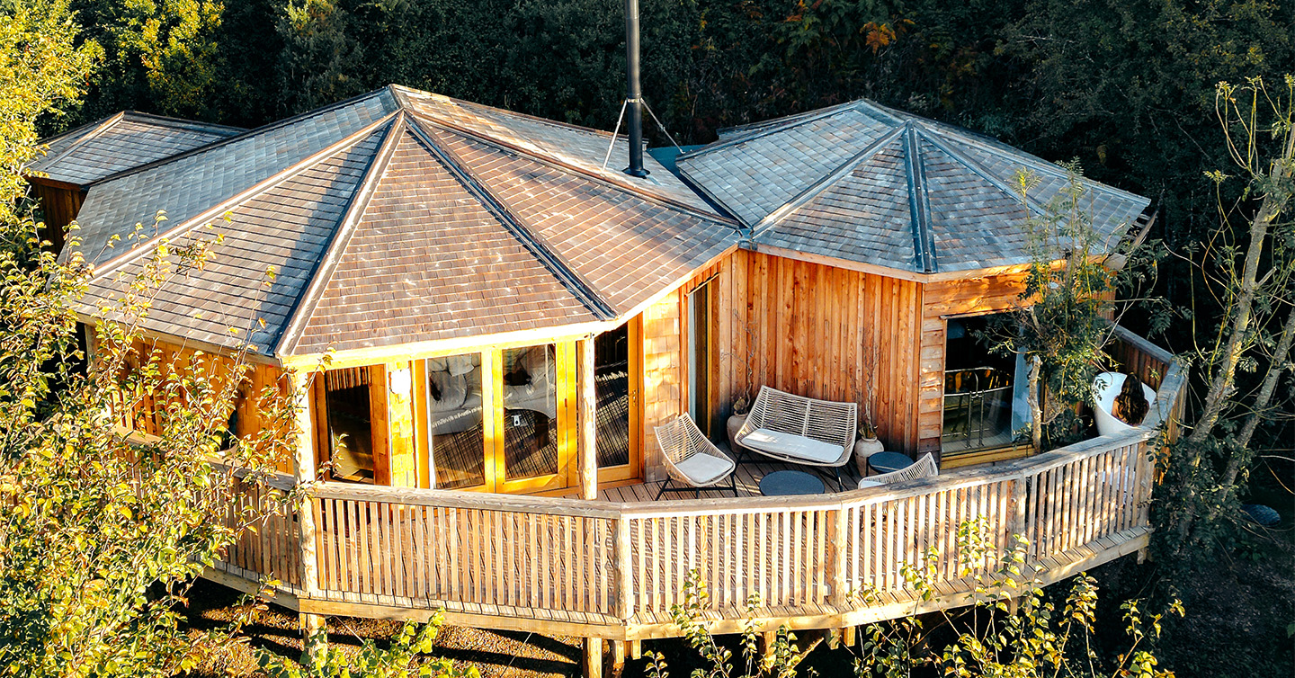 Luxury treehouses with hot tubs in Devon | Dog Friendly