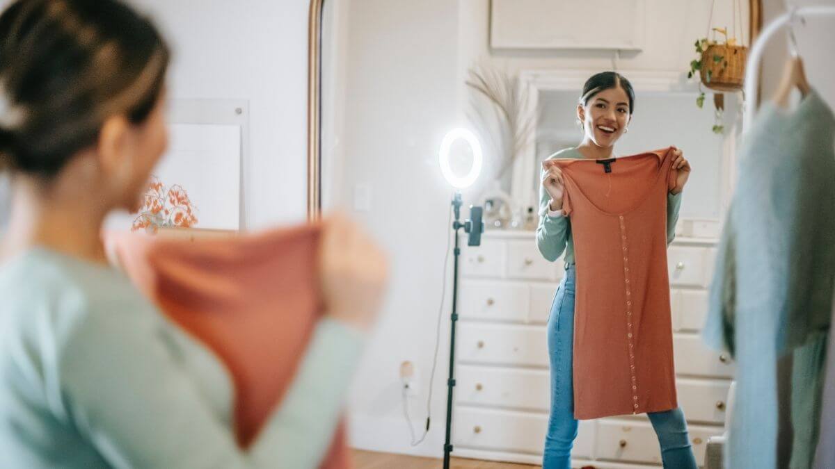 Facebook Ad Creative: What is it & How to Make it (Steps & Tips)