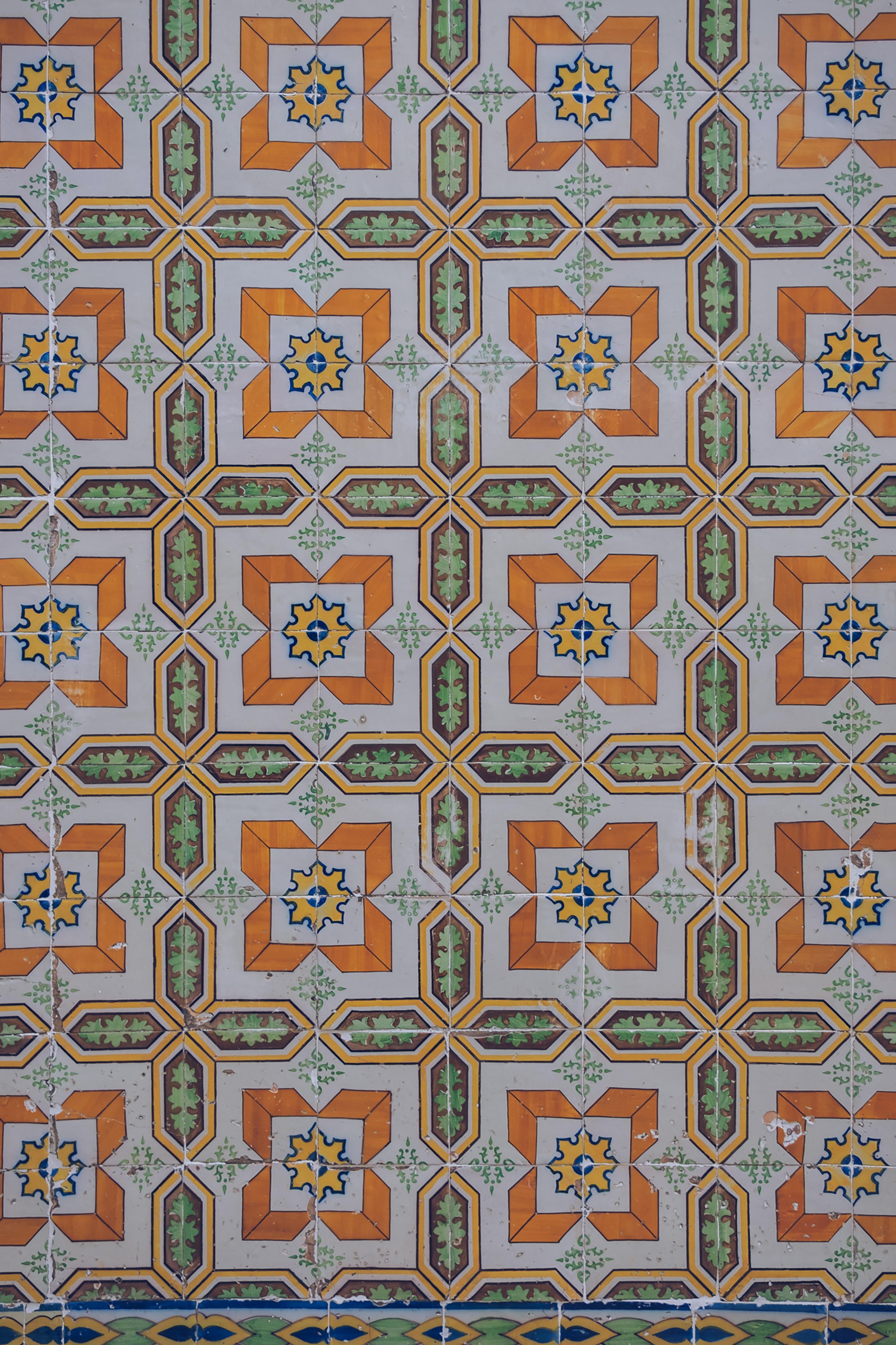 Explore Stunning Luxury Bathroom Floor Tile Ideas | Robern