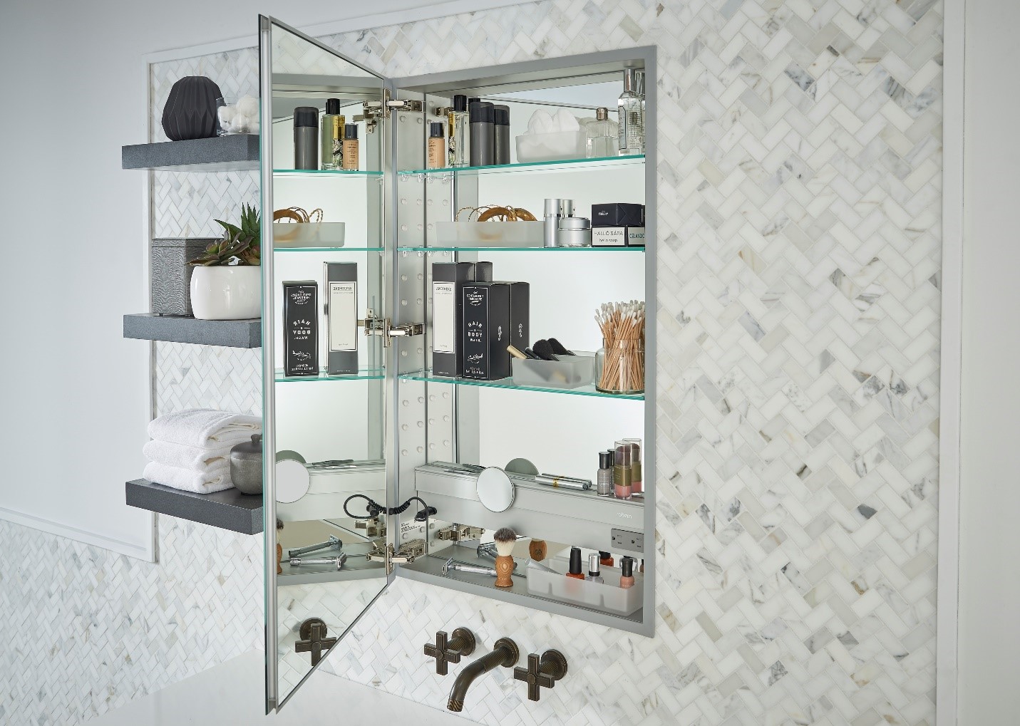 35 Contemporary Bathroom Décor Ideas | Robern