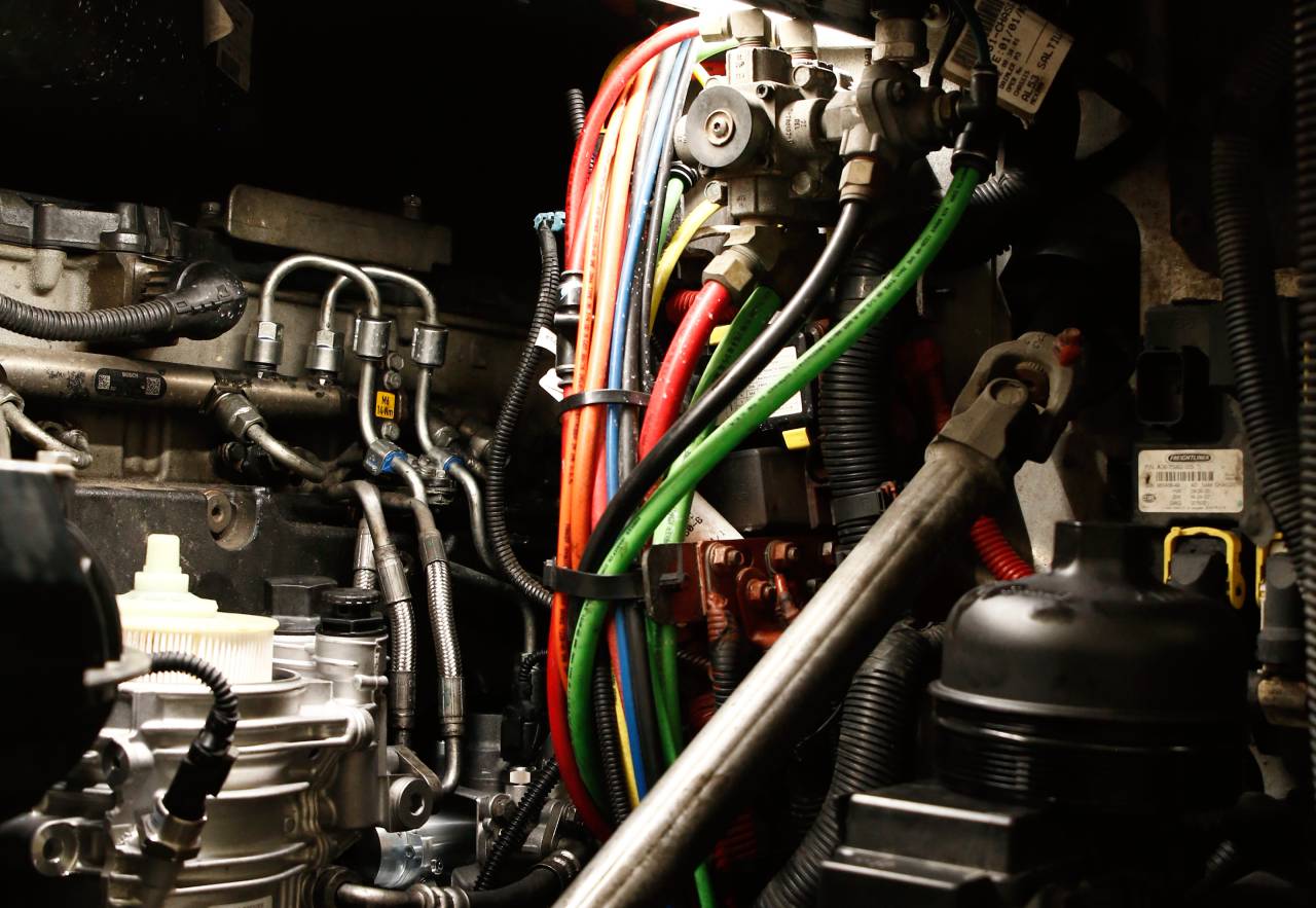 3 Common Indicators of Heavy-Duty Truck Electrical Problems