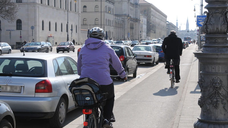 Holländischer Griff verhindert Dooring-Unfälle