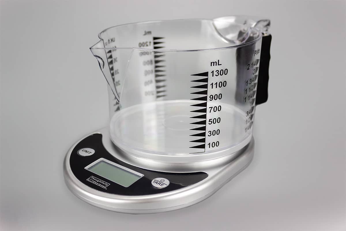 Ravencourt Living - Talking Kitchen Scale and Easy to See Measuring Jug
