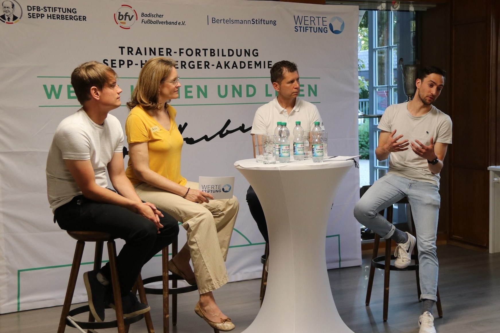 Werte erlebbar machen – Start der neuen Trainer-Fortbildung „Sepp-Herberger-Akademie“ | Sepp ...