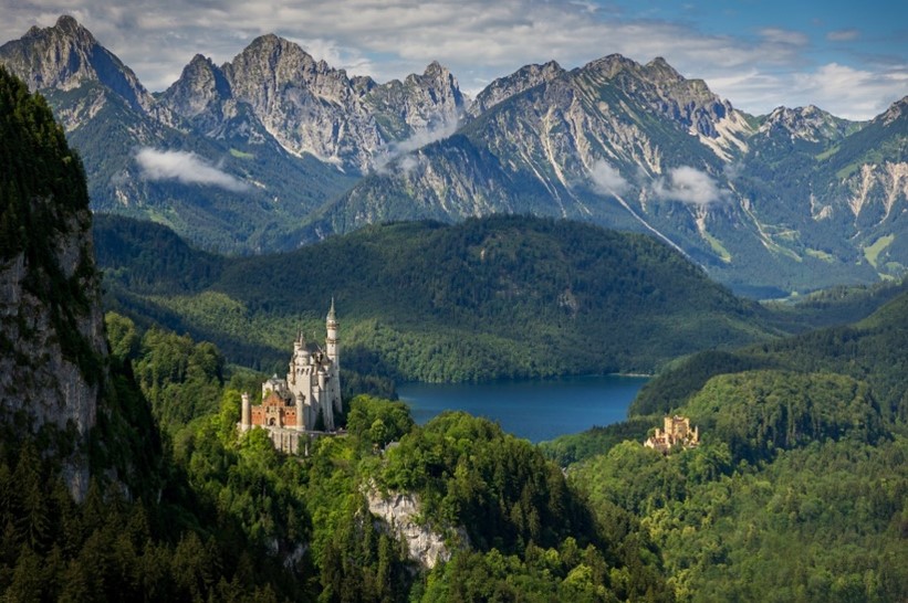 Virtual scavenger hunt - Tracking down German castles and chateaus ...