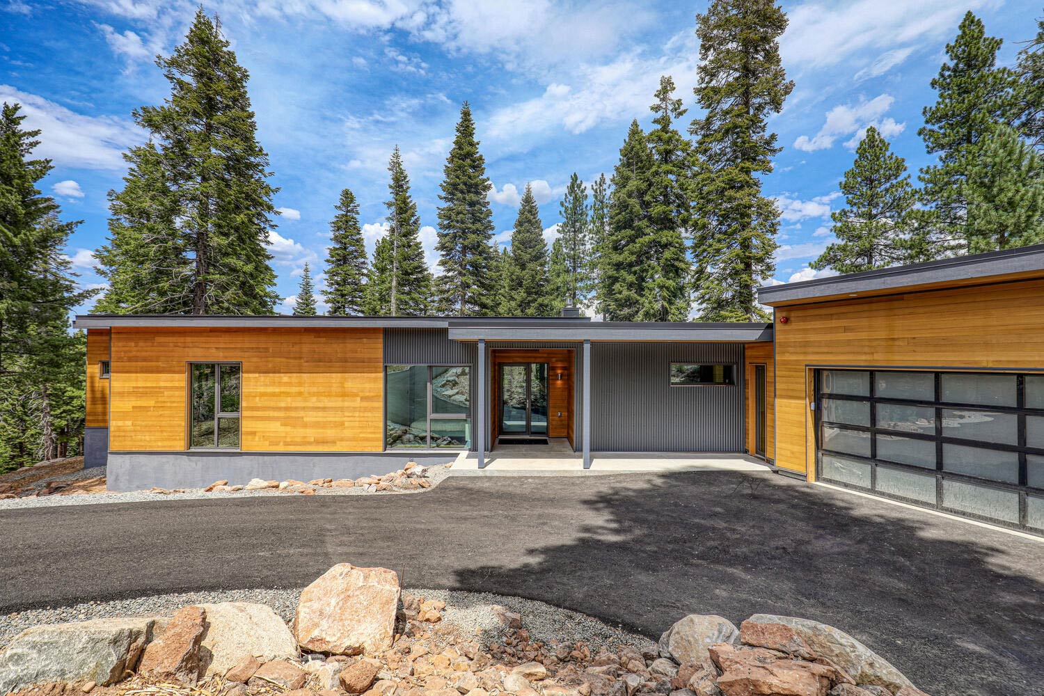 DVELE | Modern Prefab Net-Zero Modular Homes