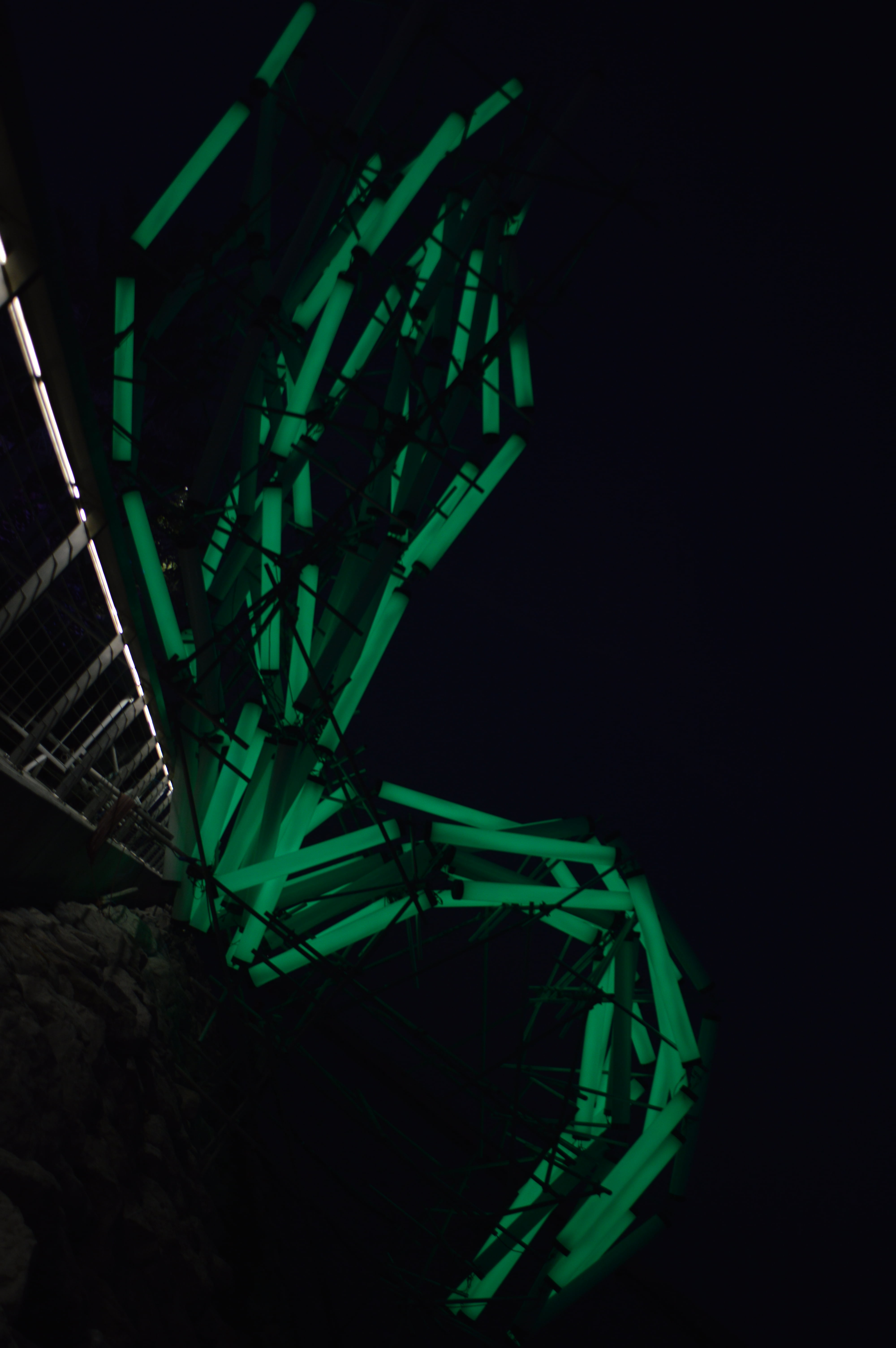 Nexus: A Mesmerizing LED Sculpture Uniting Water, Sky, and Community