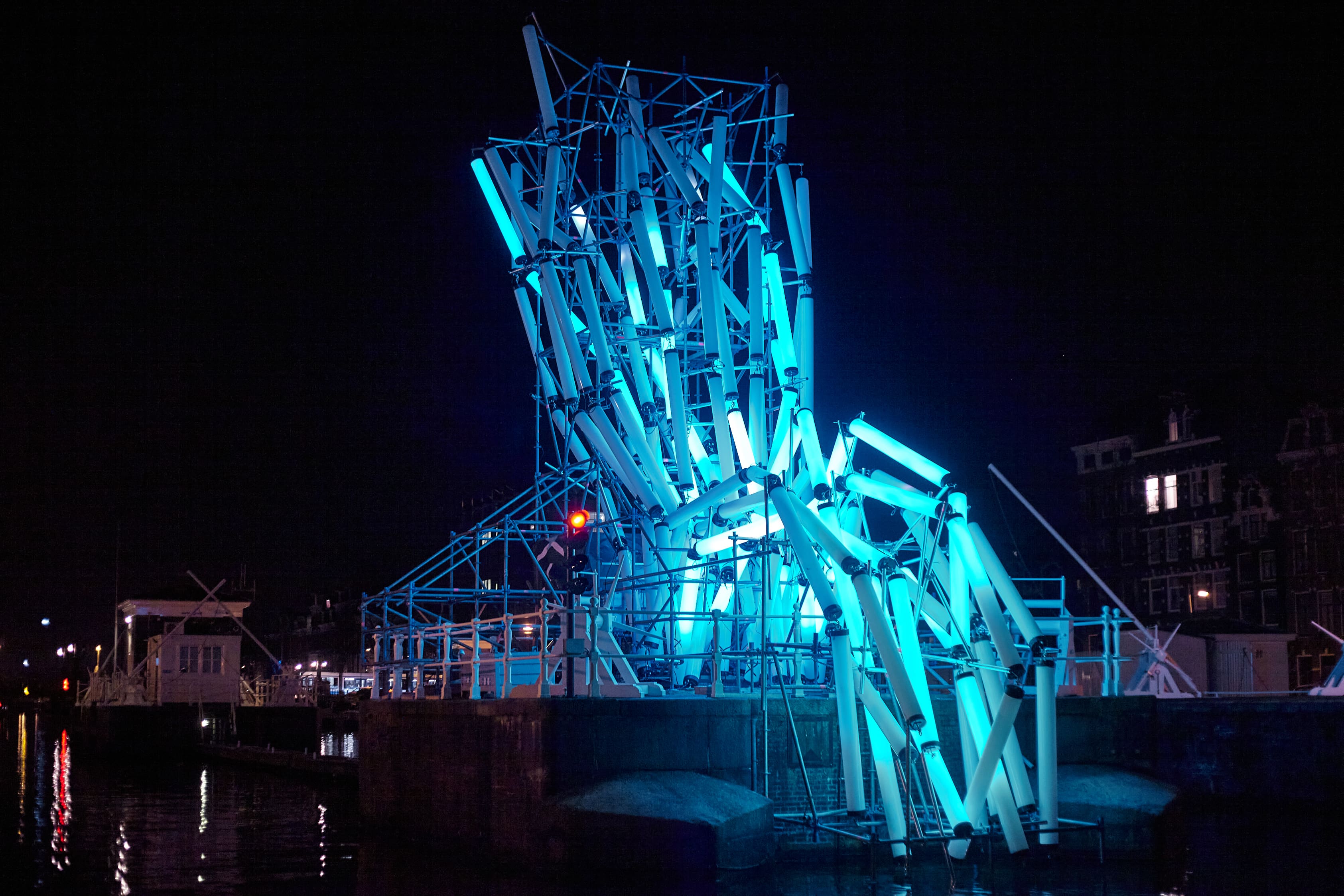 Nexus: A Mesmerizing LED Sculpture Uniting Water, Sky, and Community
