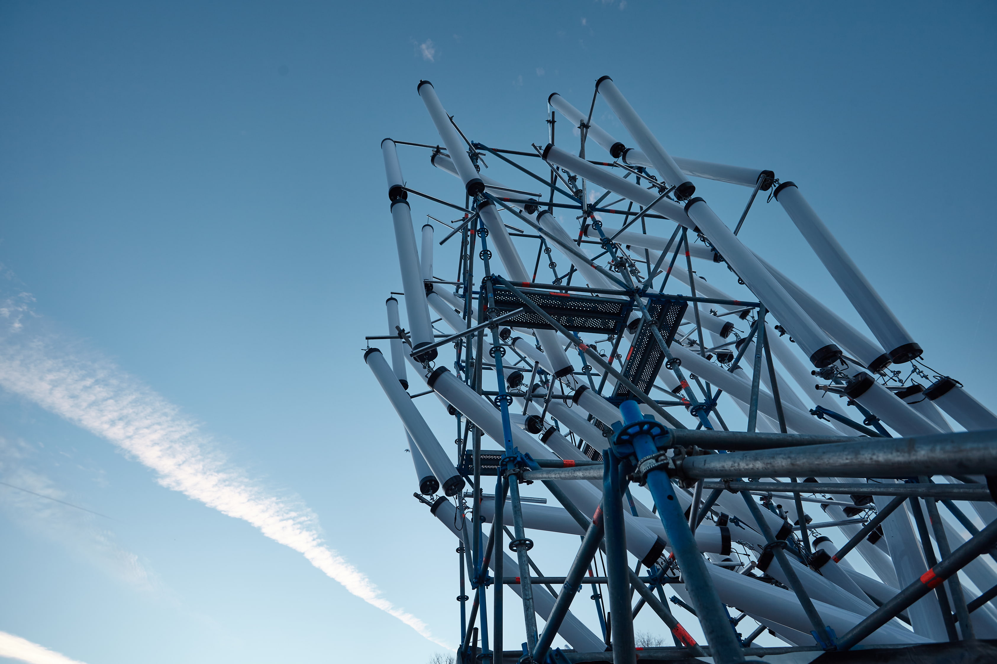 Nexus: A Mesmerizing LED Sculpture Uniting Water, Sky, and Community