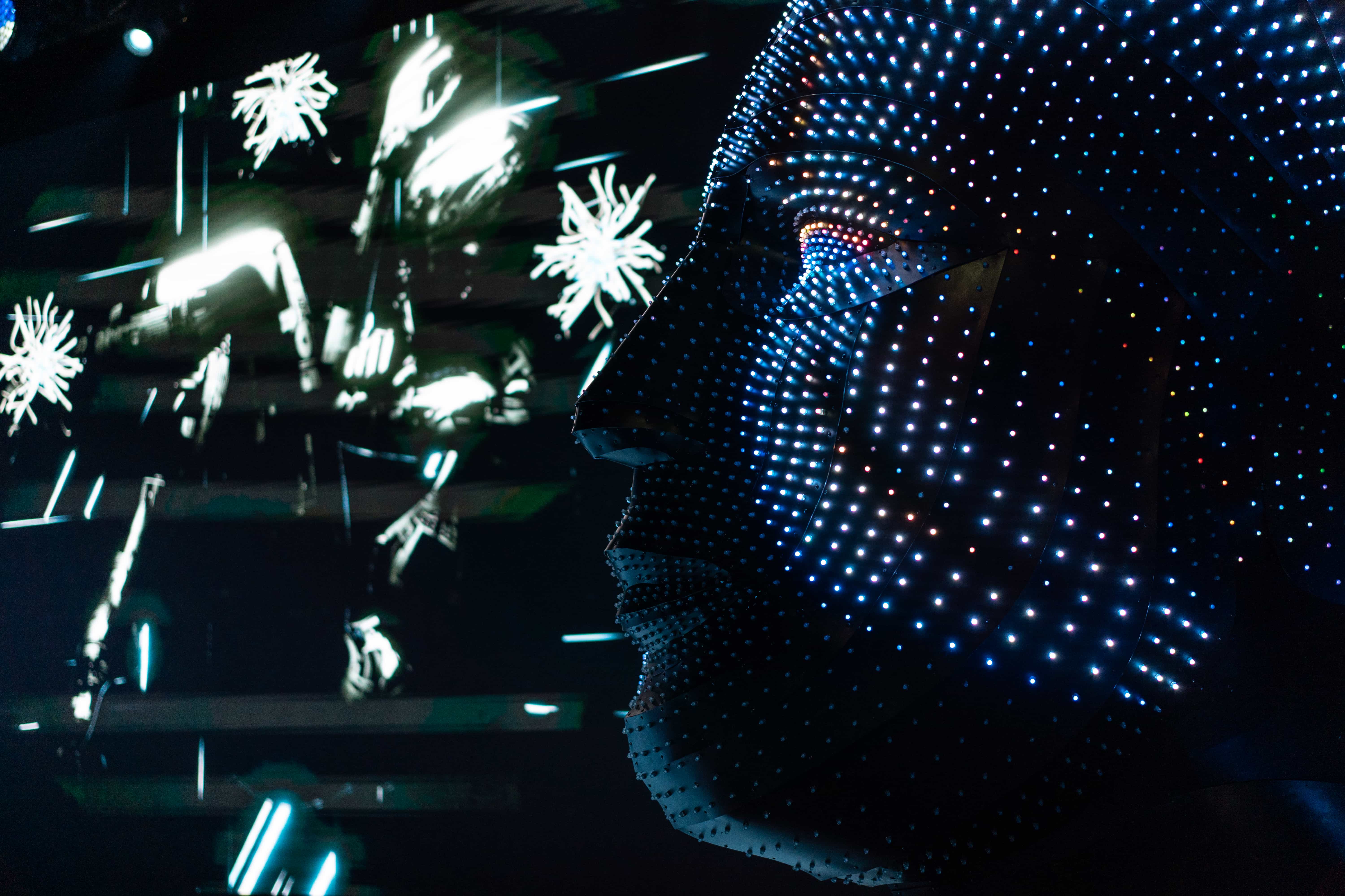 Rentable LED Sculptures: Talking Heads Communicating through Light