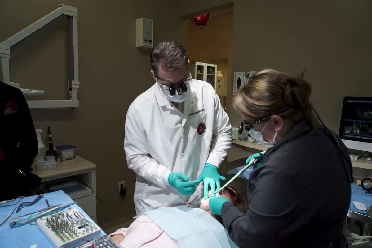 Dr. Robert Stanley attends Comprehensive Dental Implant Course ...