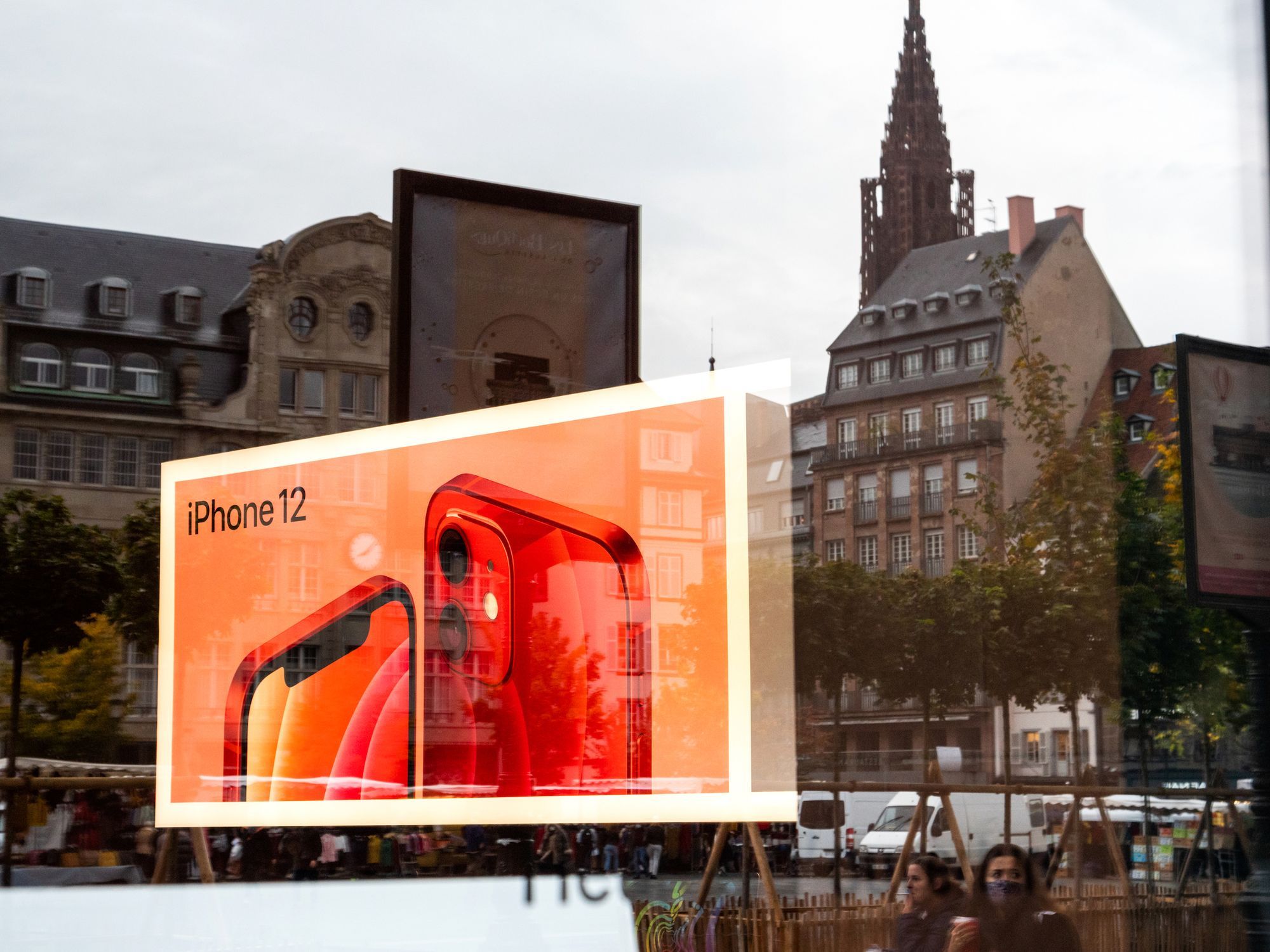 3 examples of 3D virtual photography used in product visuals