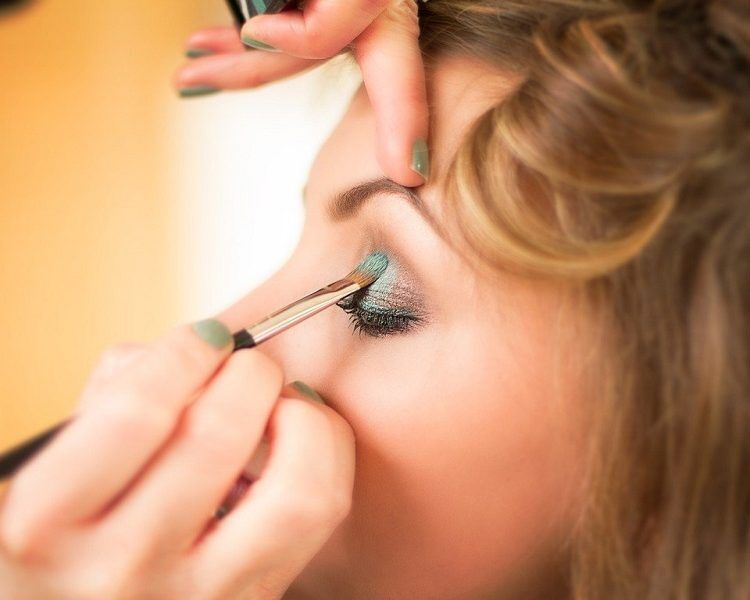 Fake-ups in Cosmetics and Makeups