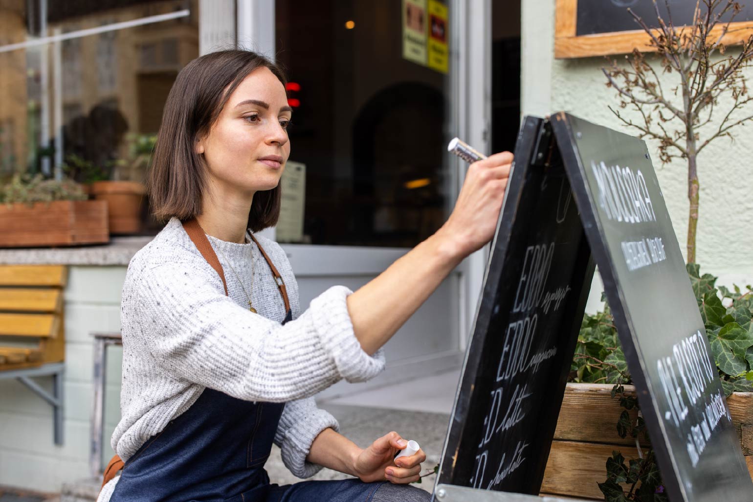 18 Proven Restaurant Promotion Ideas That Work [2024]