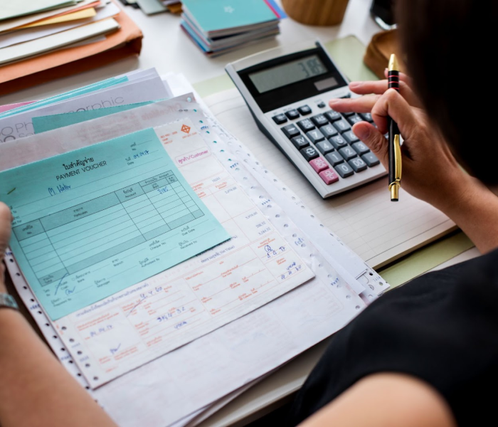 Benefits and Risks of Accounts Receivable Factoring a Small Businesses