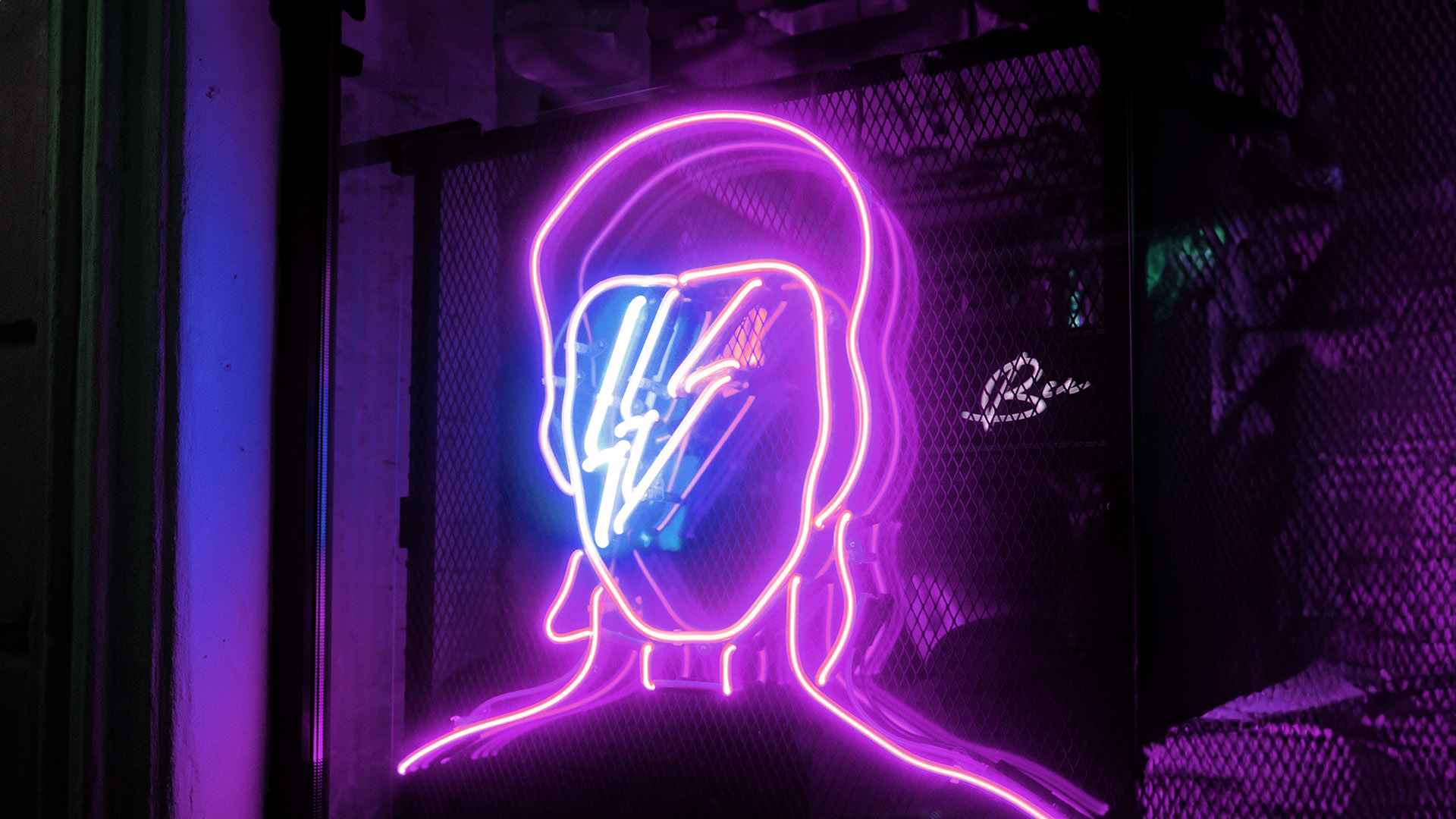 Why behaving like David Bowie is the secret to memorable branding ...