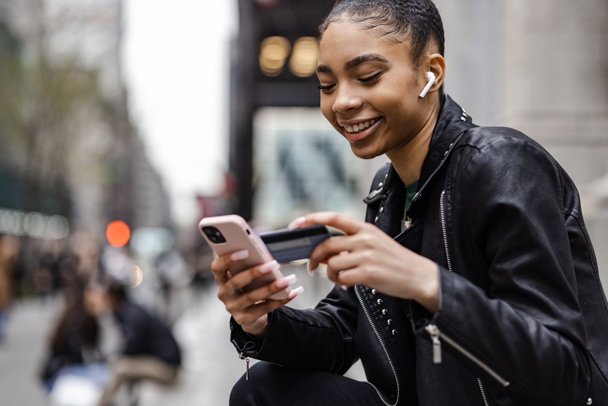 Control Your Finances With Ponce Bank's Personal Checking