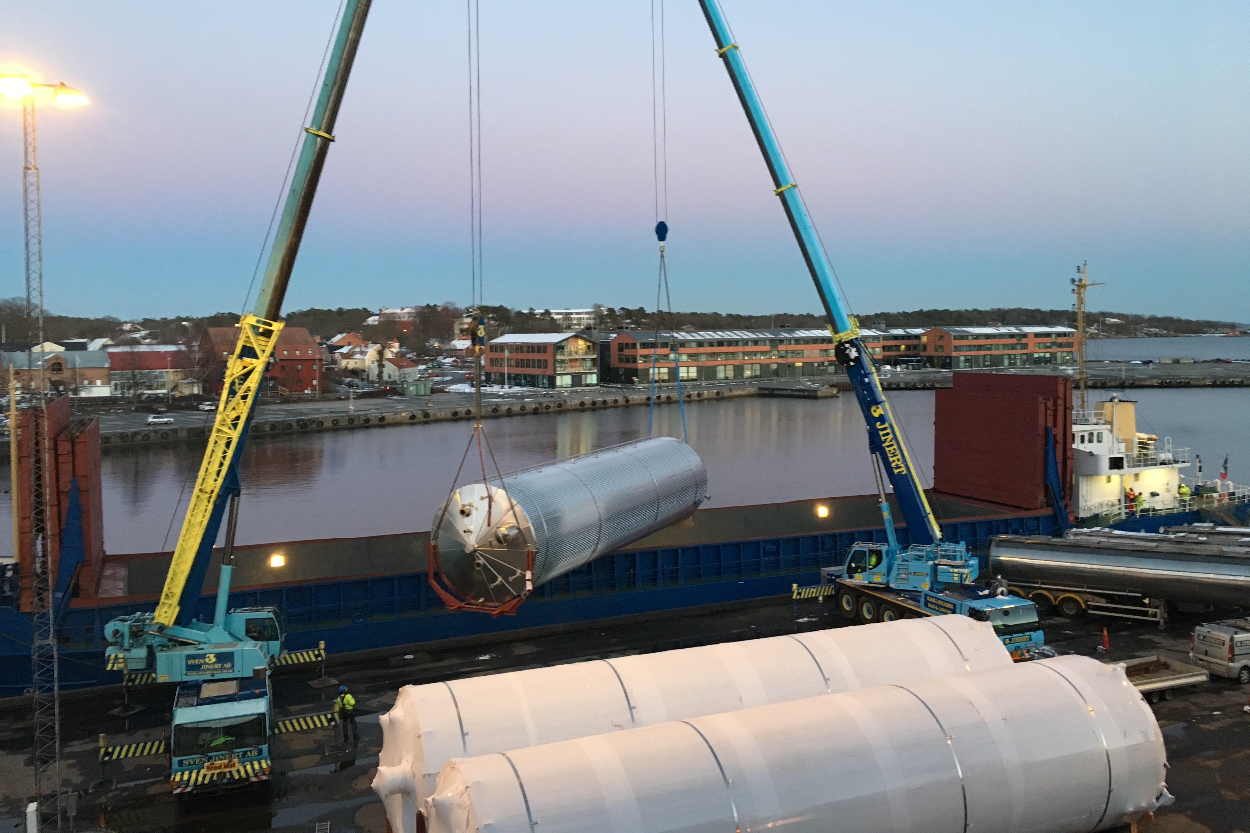 Brewery tanks from Denmark to Sweden