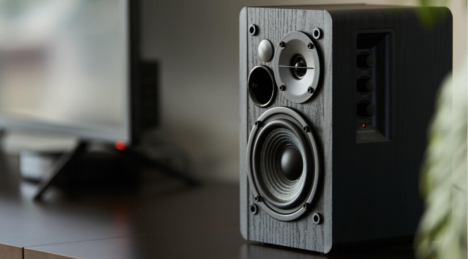 3.5mm Audio Ground Loop Isolator - Fix Ground Loop Hums | SC&T