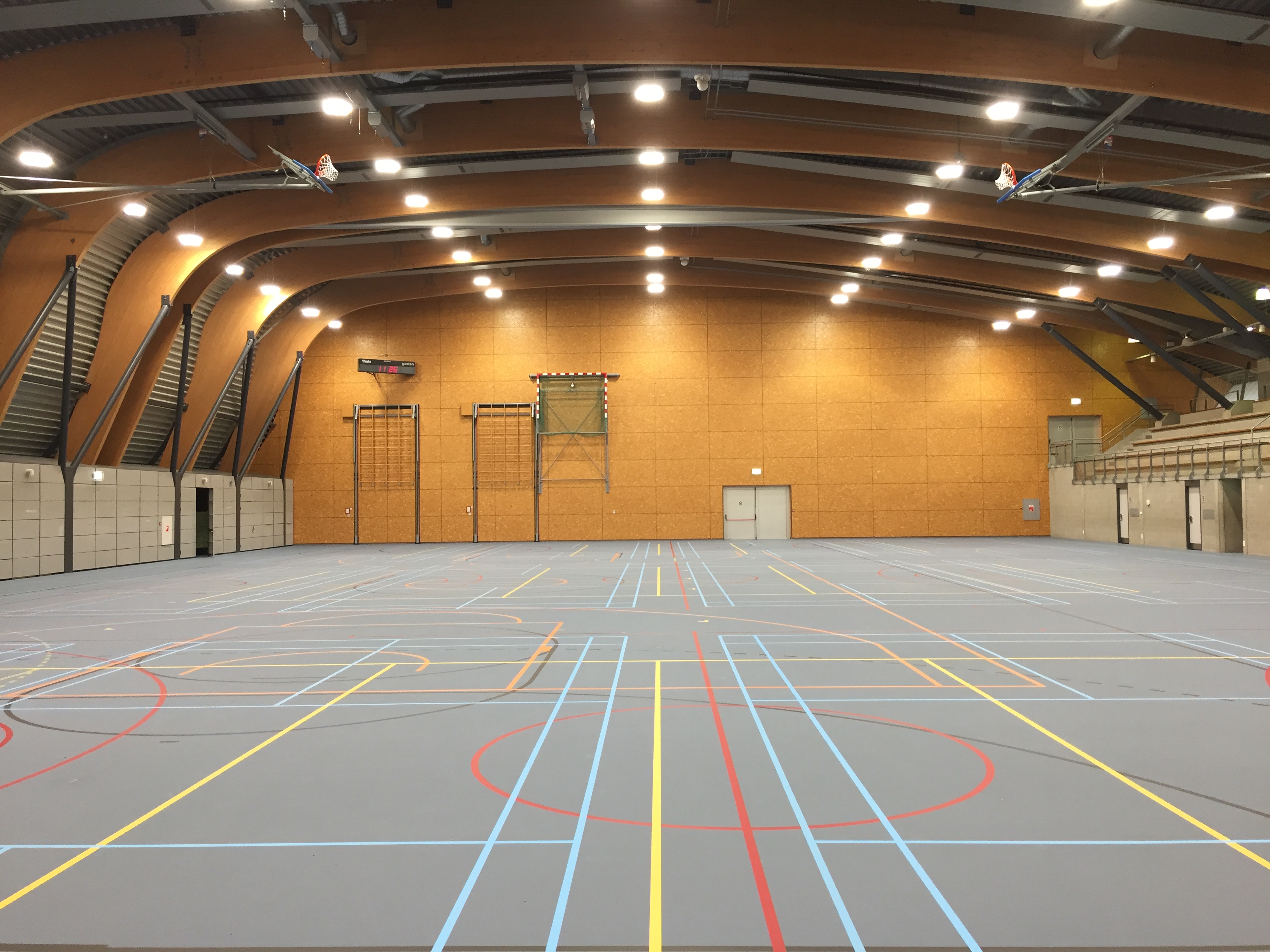 Sporthal In de Biessen bespaart 70% energie door overstap op sensor ...