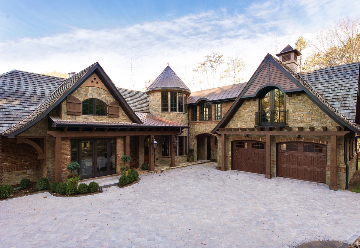 Custom Home Builds & Home Renovations